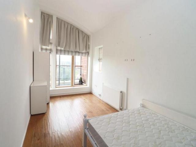 4 Bedroom Shared Living/roommate London London 90560010