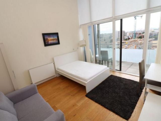 4 Bedroom Shared Living/roommate London London 90560012