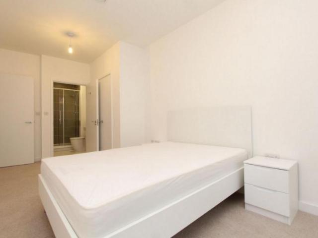 4 Bedroom Shared Living/roommate London London 90560019
