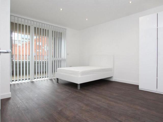 4 Bedroom Shared Living/roommate London London 90560020