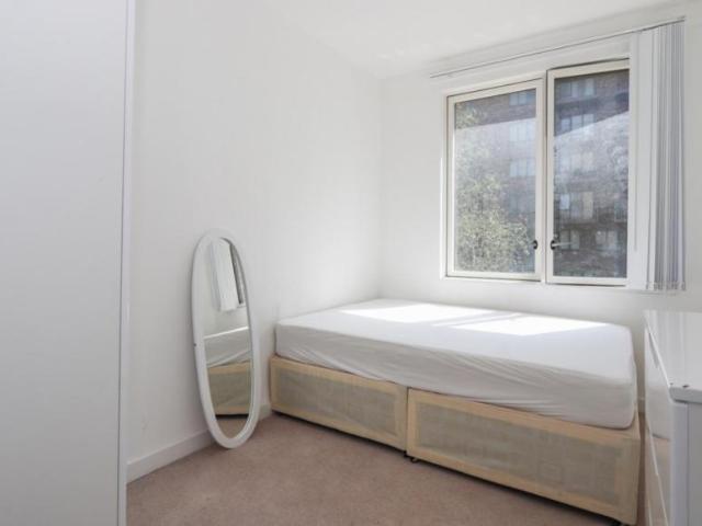 4 Bedroom Shared Living/roommate London London 90560053