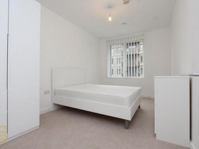 4 Bedroom Shared Living/roommate London London 90560100
