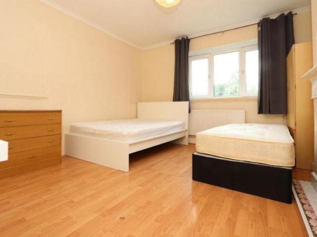 4 Bedroom Shared Living/roommate London London 90560107