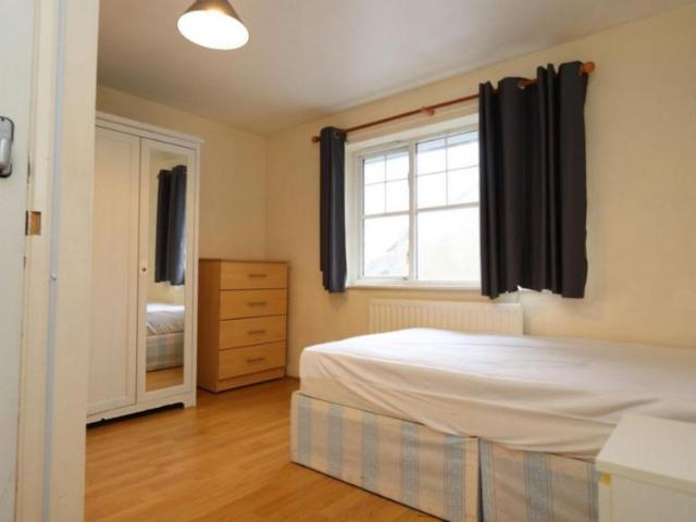 4 Bedroom Shared Living/roommate London London 90560113