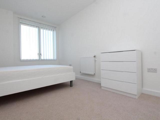 4 Bedroom Shared Living/roommate London London 90560137
