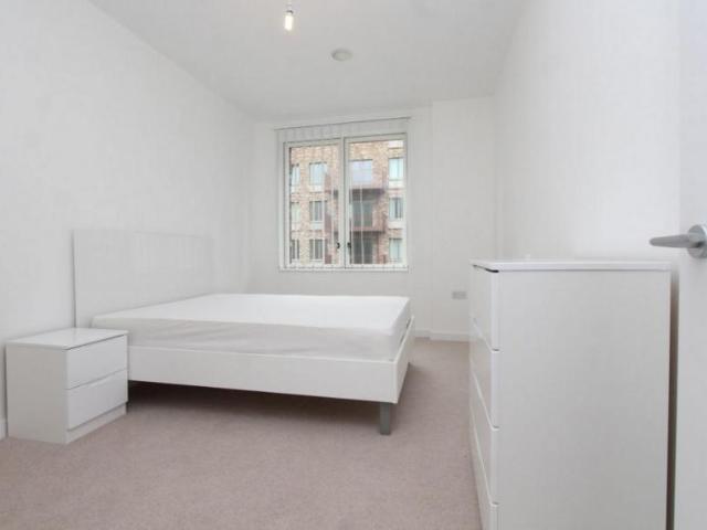 4 Bedroom Shared Living/roommate London London 90560138