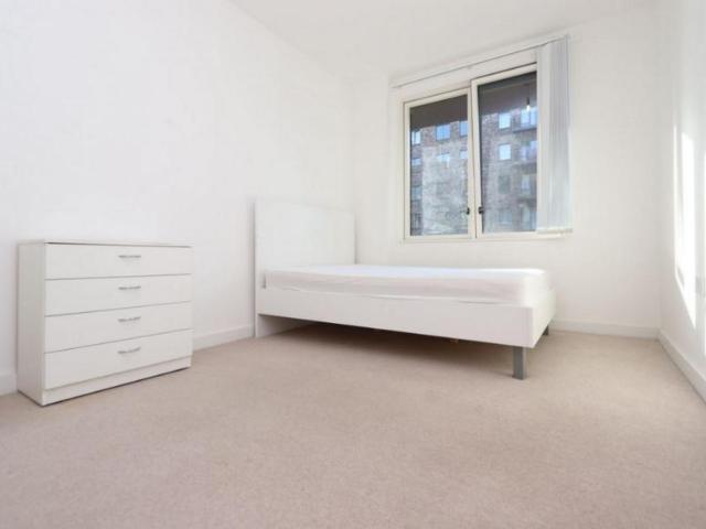 4 Bedroom Shared Living/roommate London London 90560171