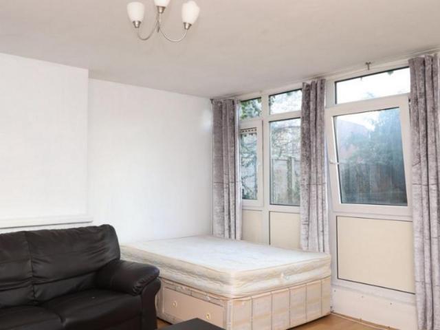 4 Bedroom Shared Living/roommate London London 90560182