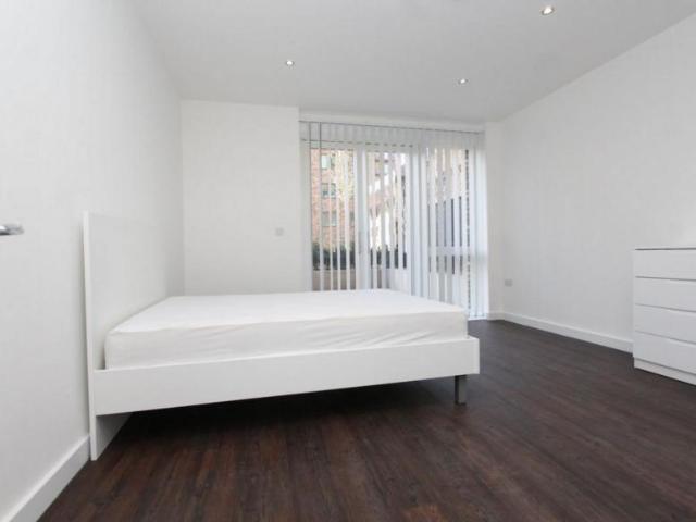 4 Bedroom Shared Living/roommate London London 90560217