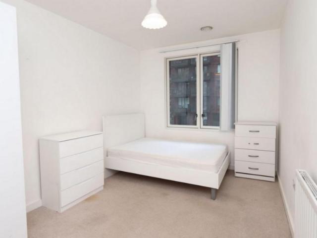 4 Bedroom Shared Living/roommate London London 90560239