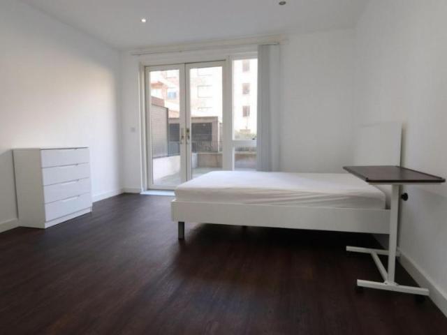 4 Bedroom Shared Living/roommate London London 90560243