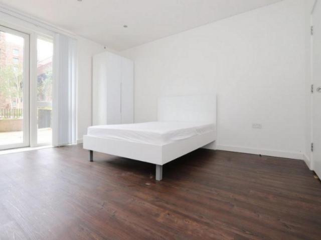 4 Bedroom Shared Living/roommate London London 90560246