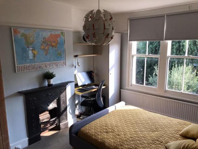 4 Bedroom Shared Living/roommate London London 90560318