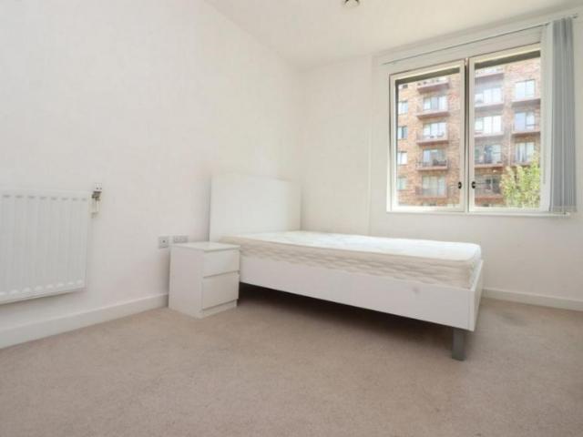 4 Bedroom Shared Living/roommate London London 90560362