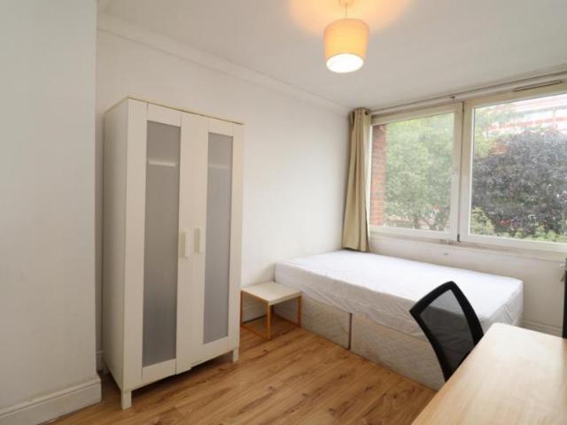 4 Bedroom Shared Living/roommate London London 90561420