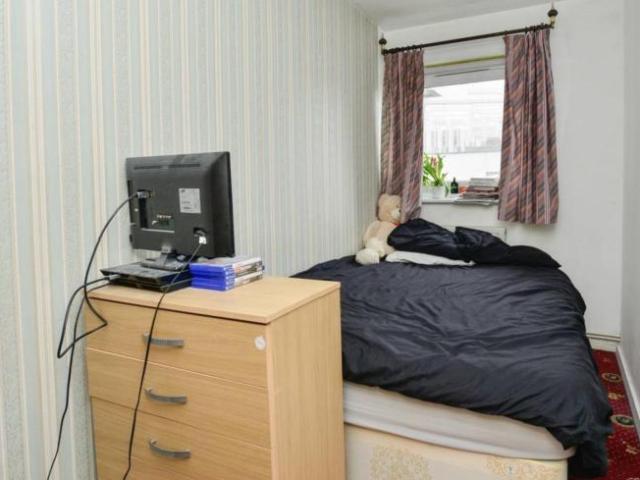 4 Bedroom Shared Living/roommate London London 90562715