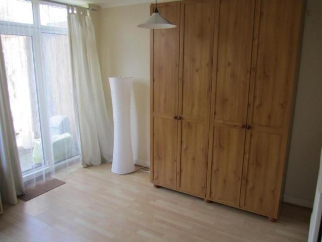 4 Bedroom Shared Living/roommate London London 90562733