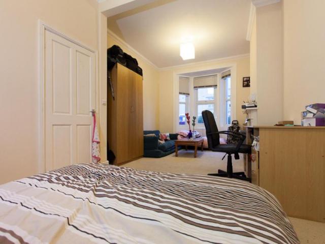 4 Bedroom Shared Living/roommate London London 90562735