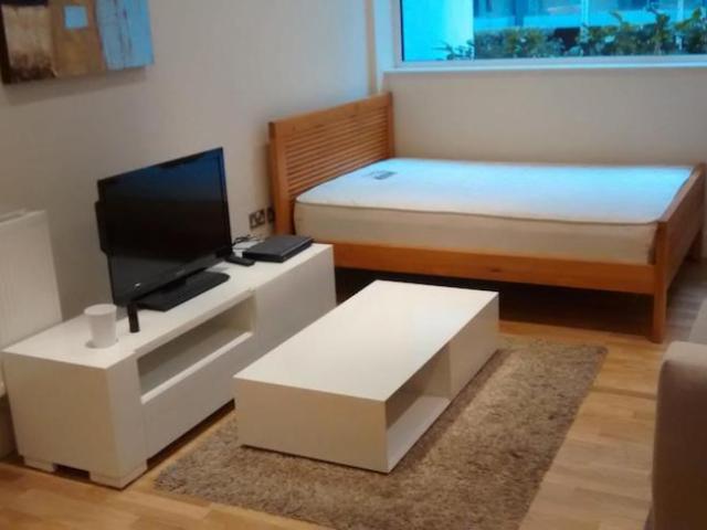 4 Bedroom Shared Living/roommate London London 90562738