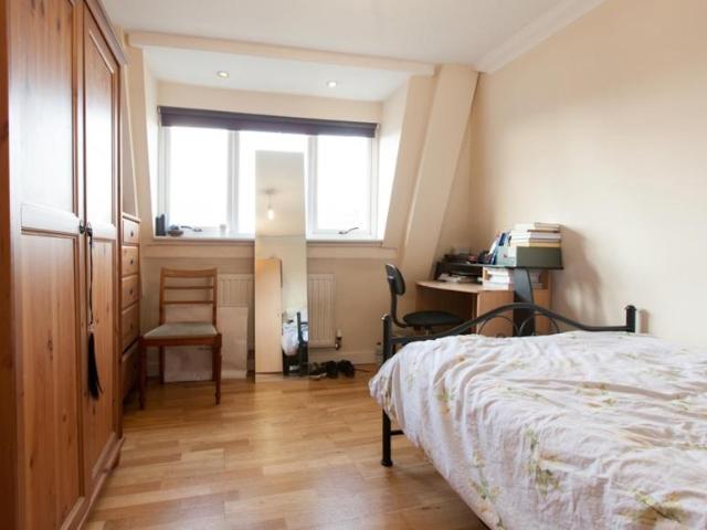 4 Bedroom Shared Living/roommate London London 90562868