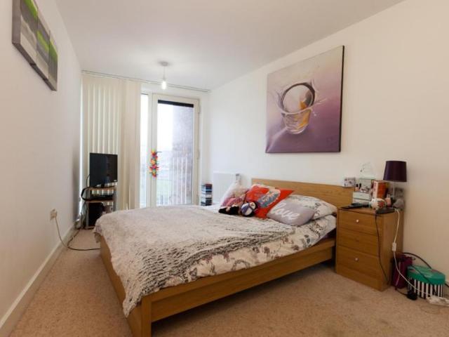 4 Bedroom Shared Living/roommate London London 90562936