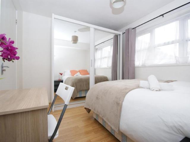 4 Bedroom Shared Living/roommate London London 90562947