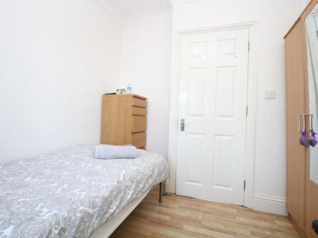 4 Bedroom Shared Living/roommate London London 90562095