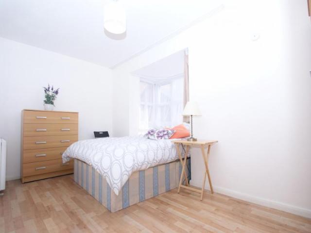 4 Bedroom Shared Living/roommate London London 90562124