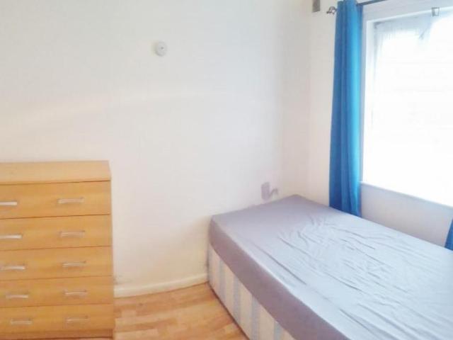 4 Bedroom Shared Living/roommate London London 90562252