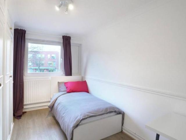 4 Bedroom Shared Living/roommate London London 90563424
