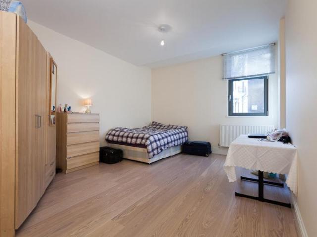 4 Bedroom Shared Living/roommate London London 90563428