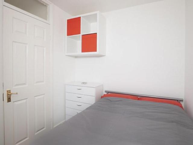 4 Bedroom Shared Living/roommate London London 90563494