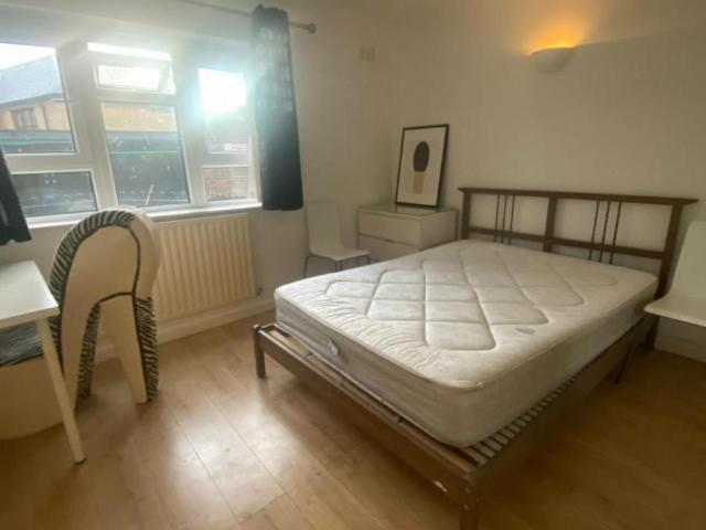 4 Bedroom Shared Living/roommate London London 90563537
