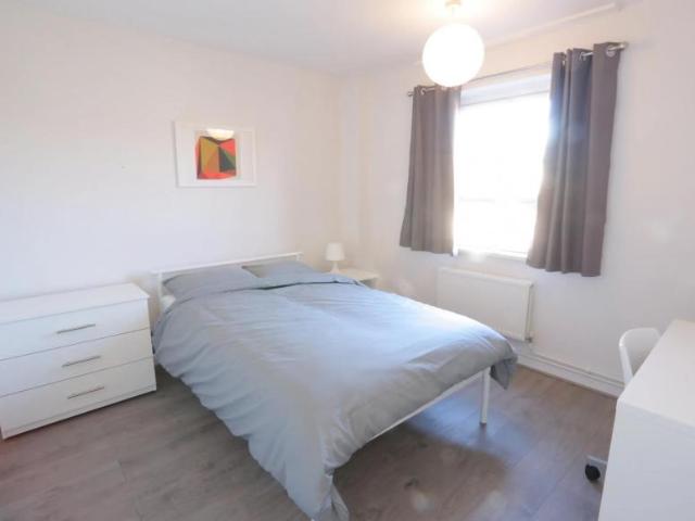 4 Bedroom Shared Living/roommate London London 90563591