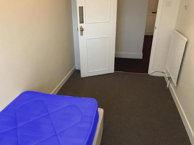 4 Bedroom Shared Living/roommate London London 90563667