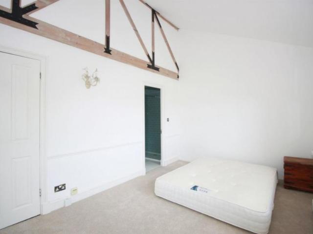 4 Bedroom Shared Living/roommate London London 90563677