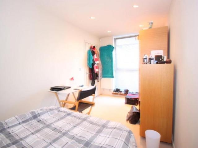 4 Bedroom Shared Living/roommate London London 90563699