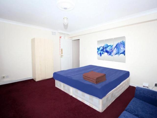 4 Bedroom Shared Living/roommate London London 90563704