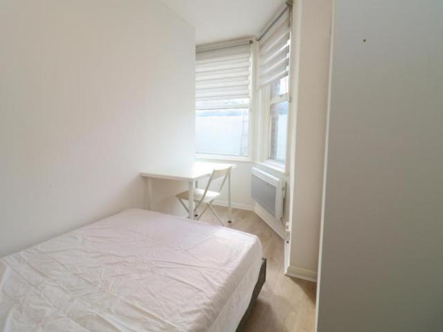 4 Bedroom Shared Living/roommate London London 90563773
