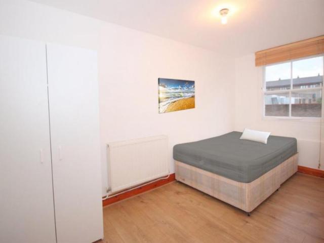 4 Bedroom Shared Living/roommate London London 90563086