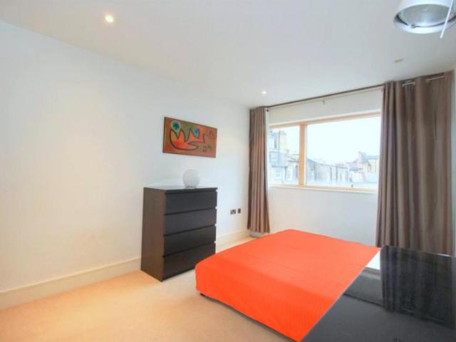 4 Bedroom Shared Living/roommate London London 90563115