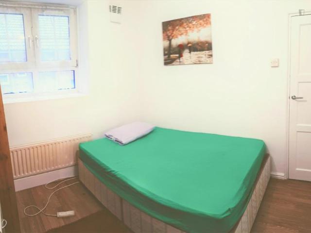 4 Bedroom Shared Living/roommate London London 90563171