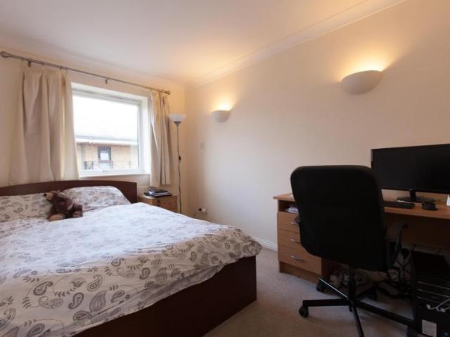 4 Bedroom Shared Living/roommate London London 90563243