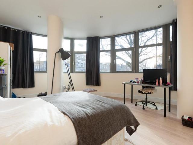 4 Bedroom Shared Living/roommate London London 90563324