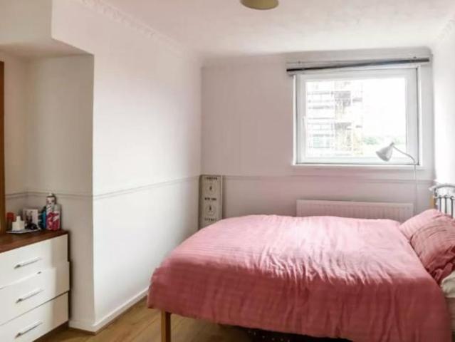 4 Bedroom Shared Living/roommate London London 90563389