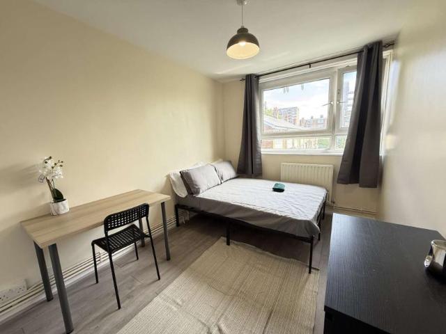 4 Bedroom Shared Living/roommate London London 90986323