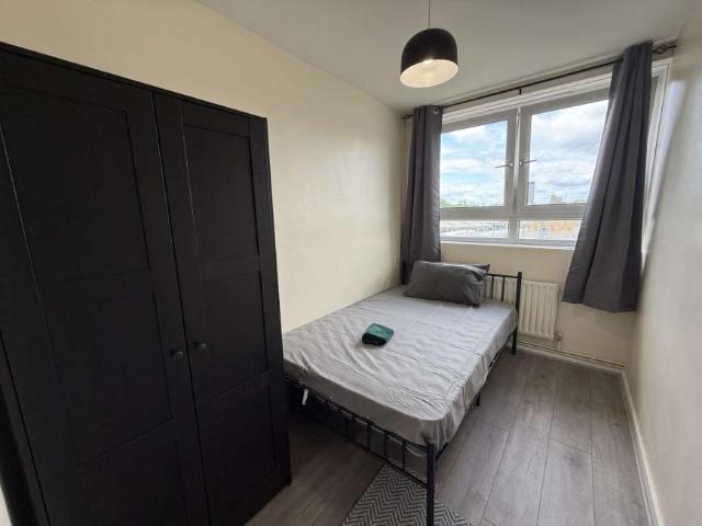 4 Bedroom Shared Living/roommate London London 90986328