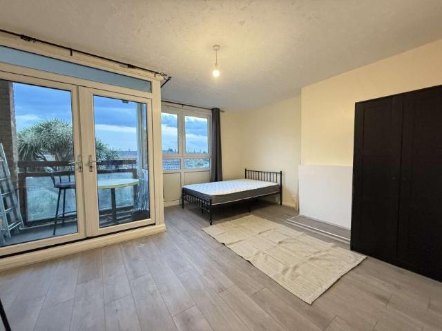 4 Bedroom Shared Living/roommate London London 90986329