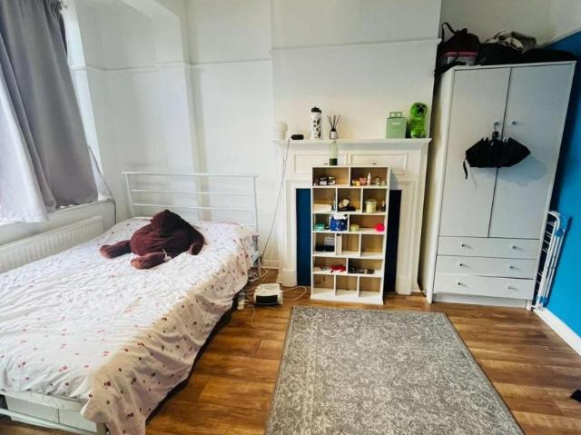 4 Bedroom Shared Living/roommate London London 93749307