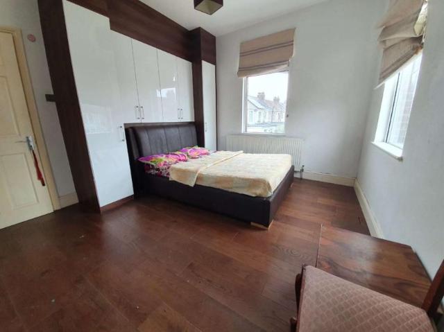 4 Bedroom Shared Living/roommate London London 93119042